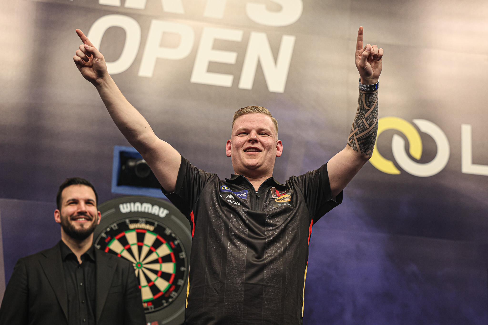 De Decker dispatches Humphries at the Belgian Darts Open as Krcmar ...